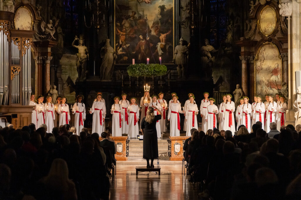 Sweden: Traditional St. Lucia Procession & Christmas Concert - society.at