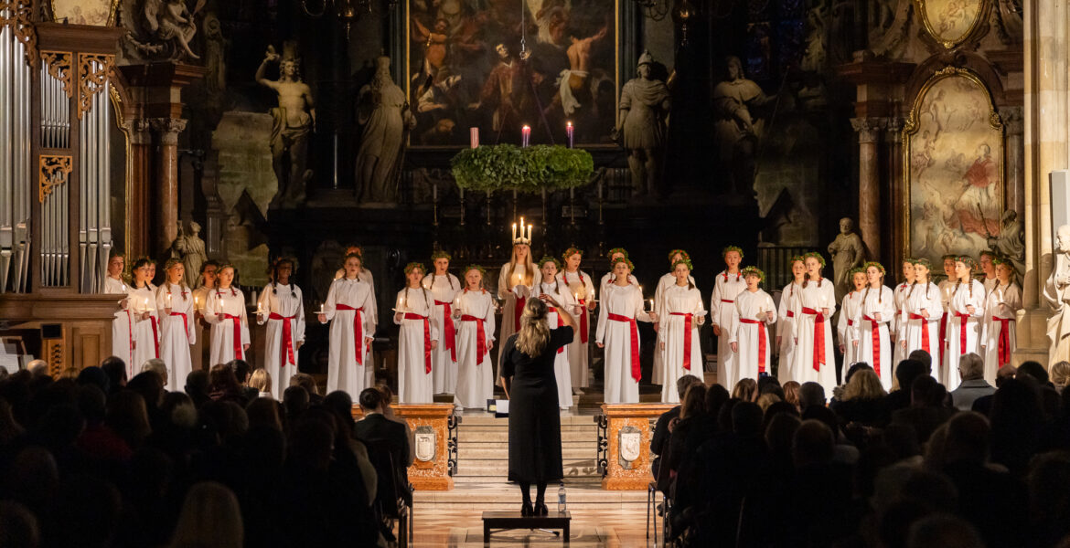 Sweden: Traditional St. Lucia Procession & Christmas Concert - society.at